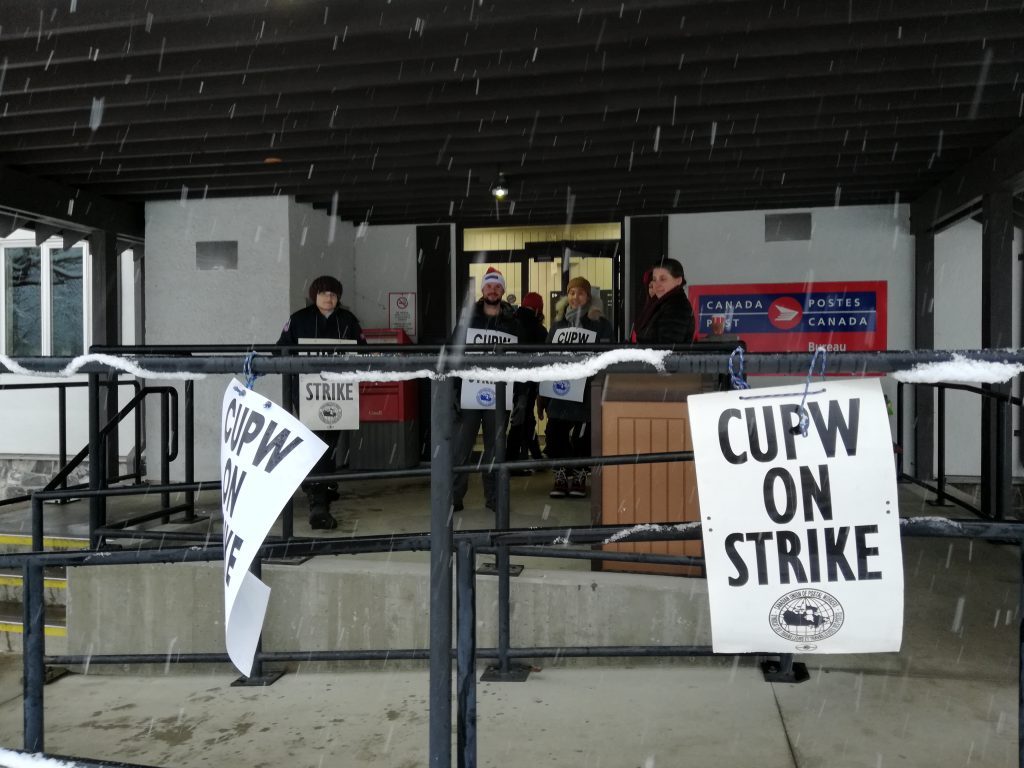 Revelstoke Canada Post CUPW Employees on 24 hour Strike - Revelstoke ...